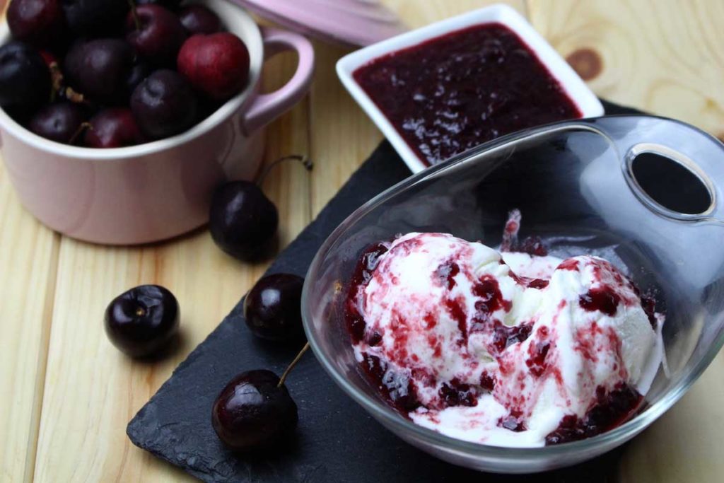 Helado de nata sin lactosa veteado con sirope de cerezas - Recetas sin ...
