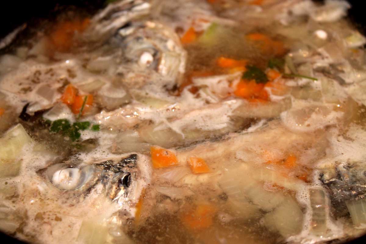 Cómo hacer fumet o caldo de pescado casero - Recetas sin lactosa ...