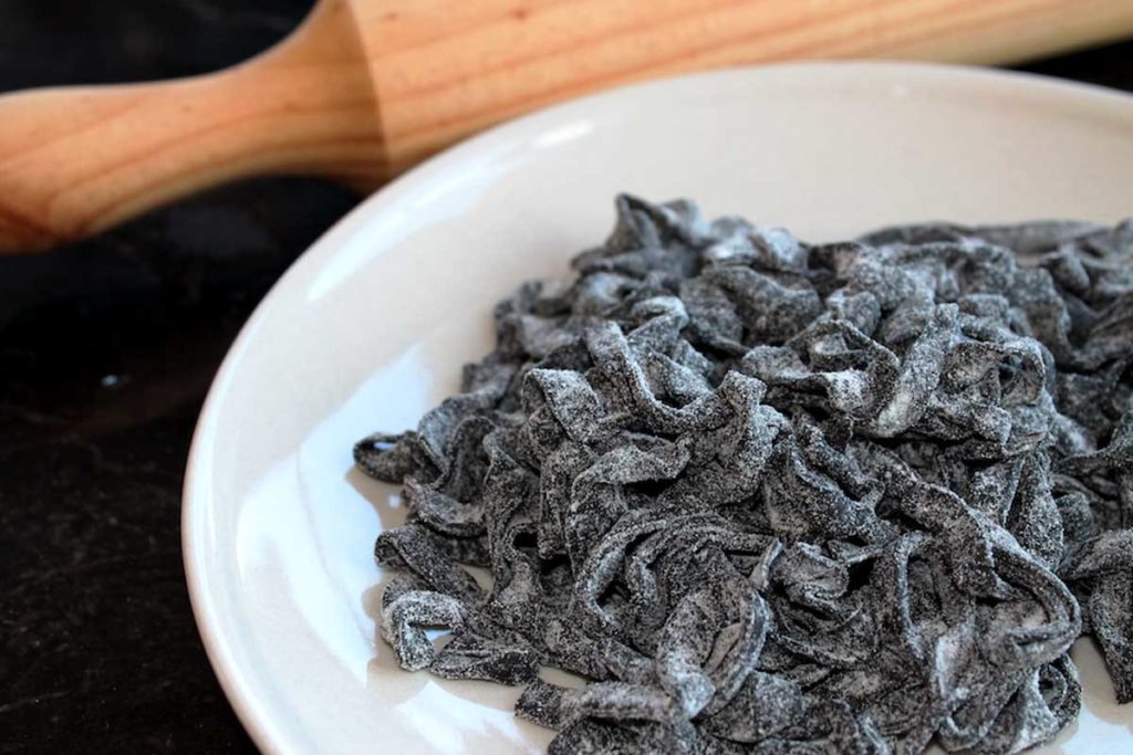 Pasta fresca negra | Al nero di sepia - Recetas sin lactosa - Orielo's ...