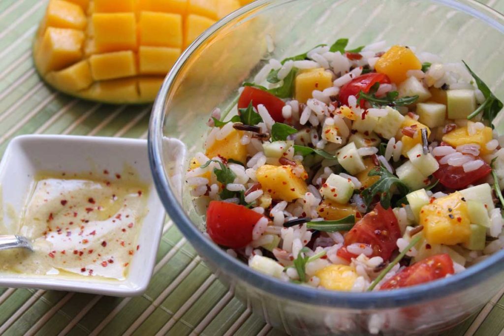 Ensalada de arroz salvaje con mango y vinagreta de mostaza picante ...